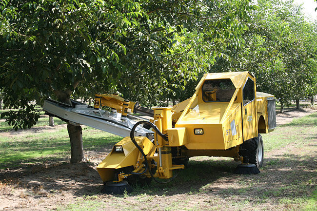 Vibradora para árboles de almendras - S7 - Coe Orchard Equipment, Inc ...