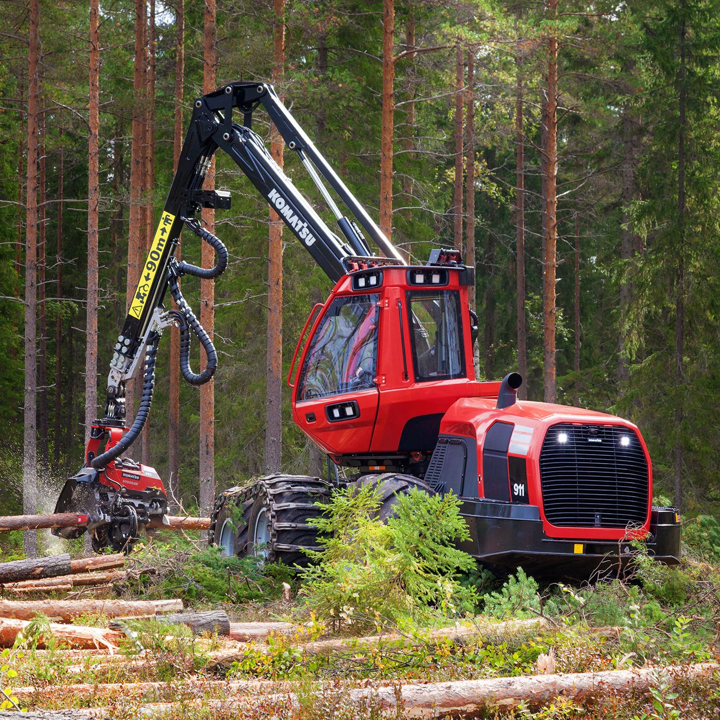 Procesadora forestal con neumáticos - 911 - Komatsu Forest AB - con grúa