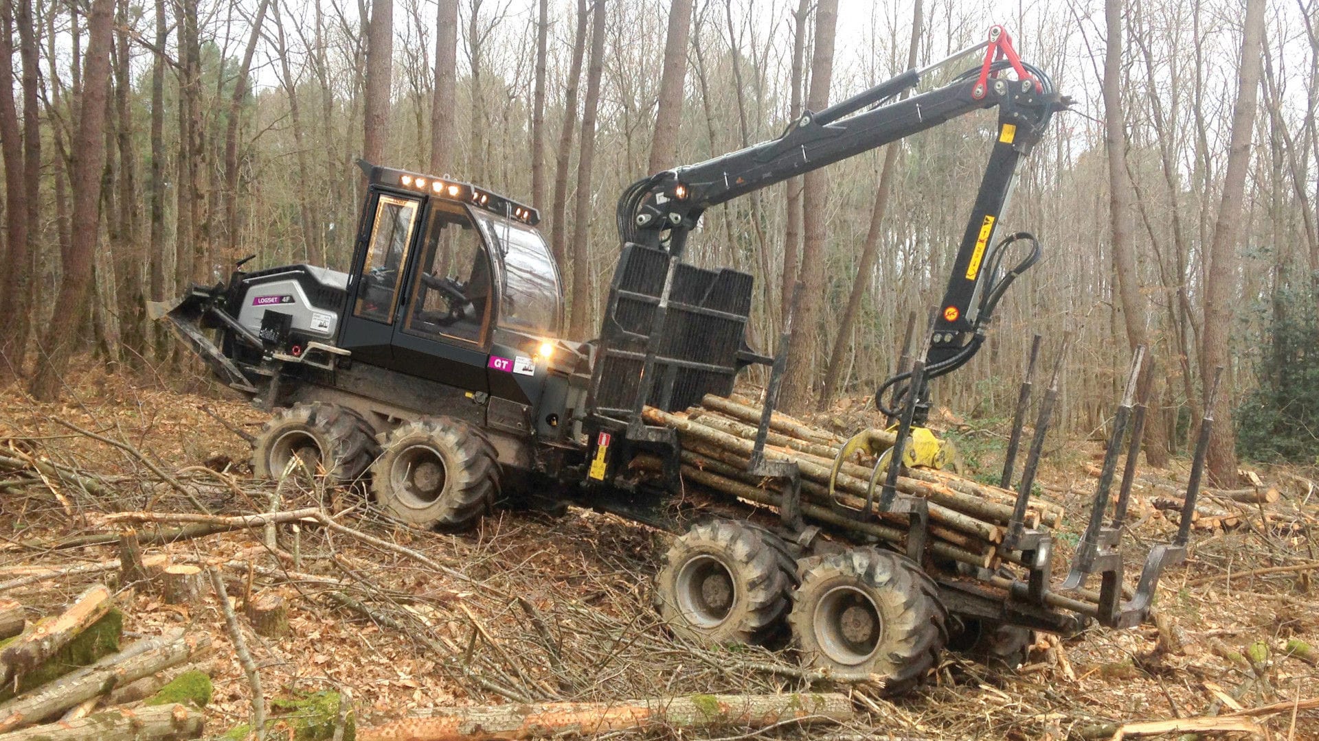 Autocargador forestal compacto - 4F GT - Logset Oy