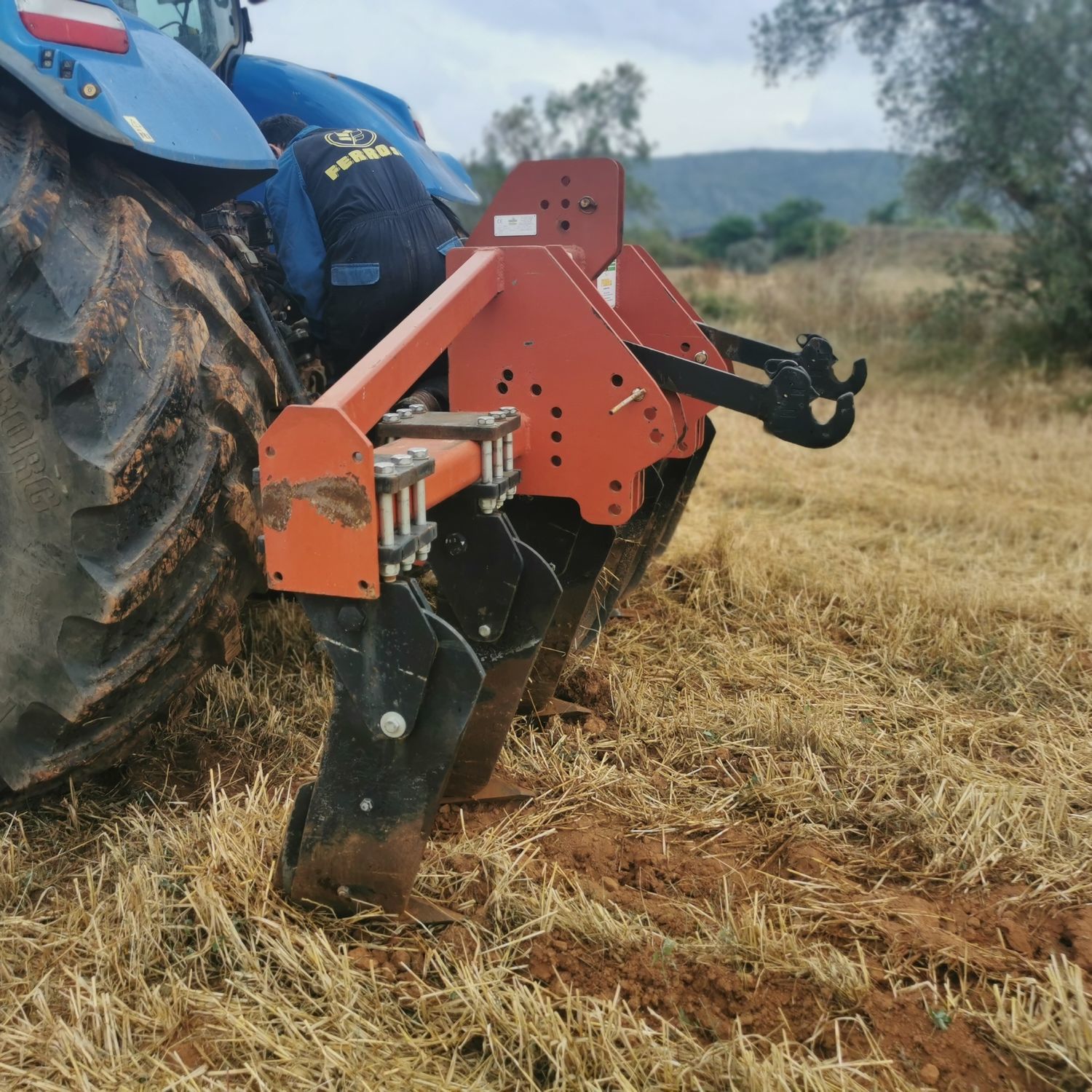 Subsolador 6 dientes - MAQUINARIA AGRICOLA FERRO S.A - con enganche en ...