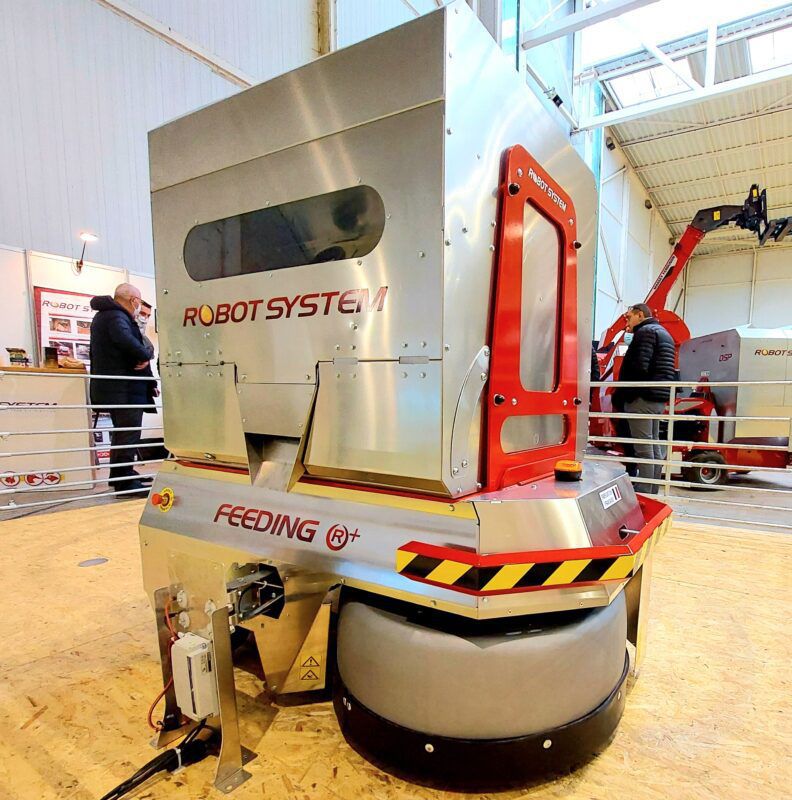 Robot d'alimentation pour bovins - R+ - Silofarmer - pour caprins ...