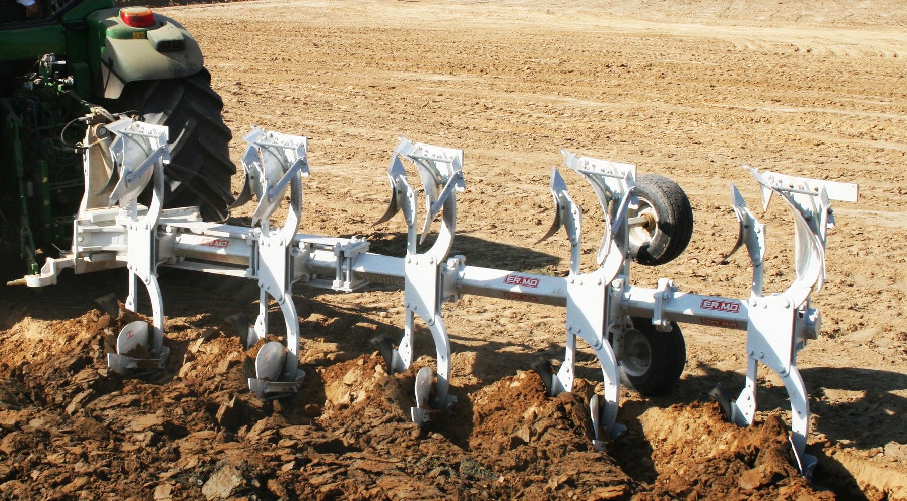 Charrue à versoir - TLV Series - ER.MO S.p.A. - portée / 5 corps / à ...