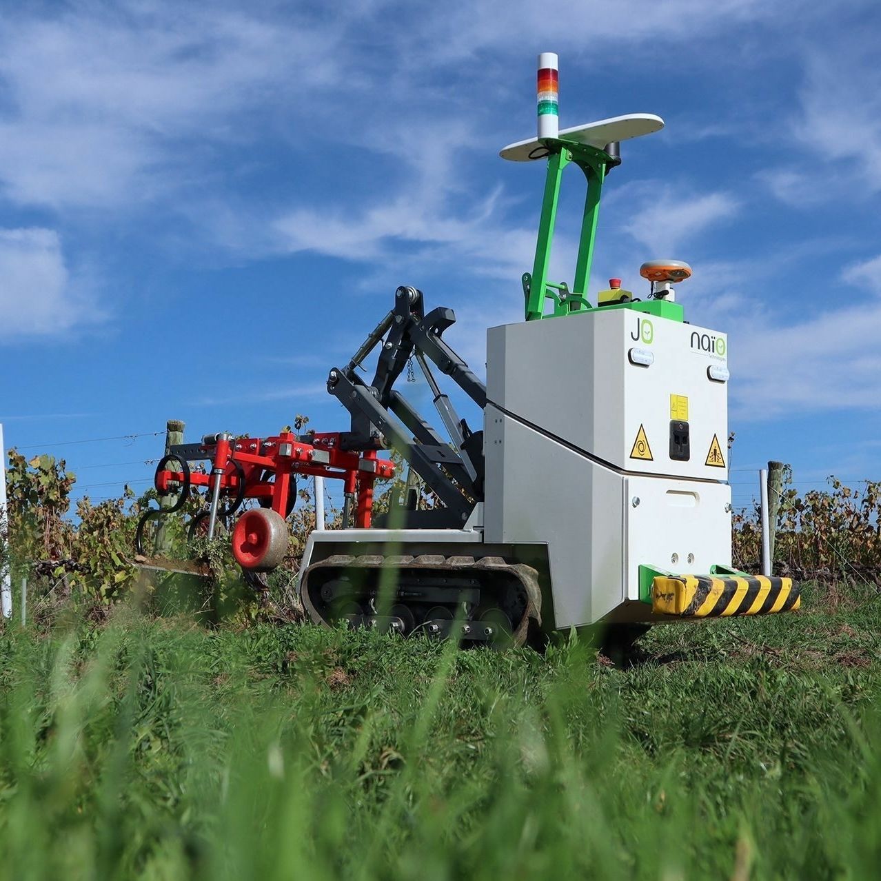 Robot agricole autonome - Jo - Naïo-Technologies - de désherbage / viticole / télécommandé