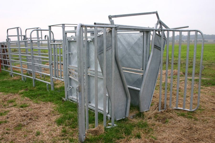 Barrière d'élevage - FARMTEC a.s. - pour stabulation / de contention / pour vaches