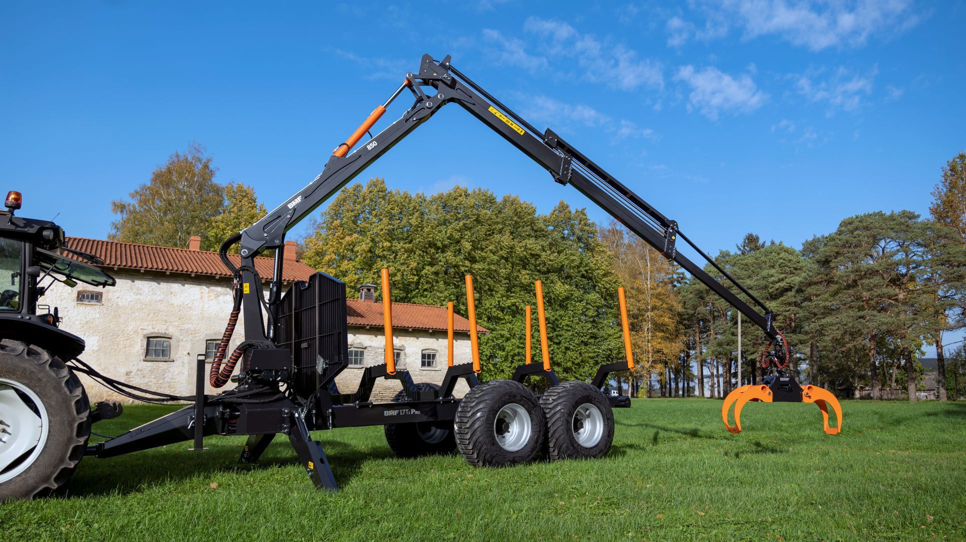 Grue forestière montée sur remorque - 850 - BMF - à flèche articulée