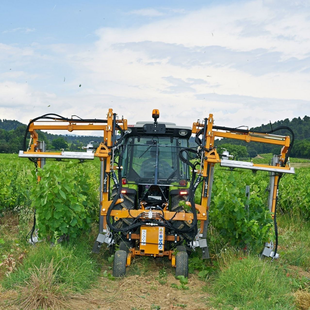 Vineyard topping machine - BOGIE - Pellenc - mounted / hydraulic / vertical