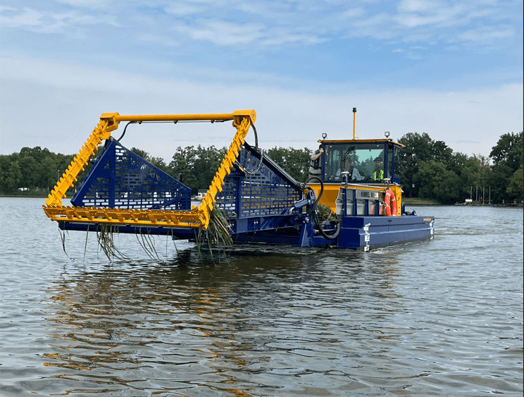 Aquatic weed harvester machine - TRITON 550 - Berky GmbH - boat