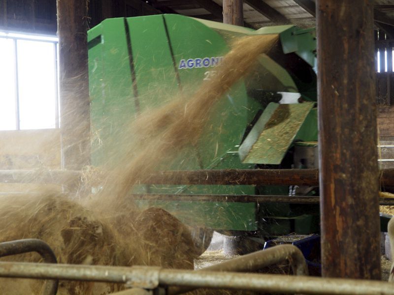 Semi-mounted straw blower - 250 TS - AGRONIC OY - for round bales