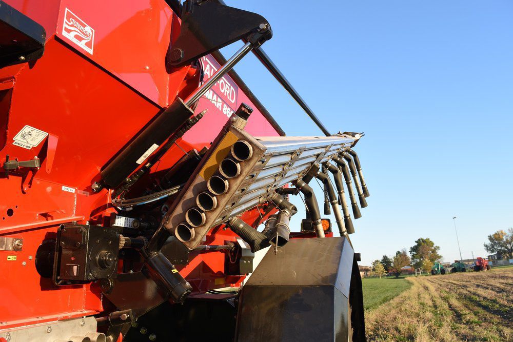 Trailed fertilizer spreader - Airflo 8700 - Salford Group Inc. - solid ...