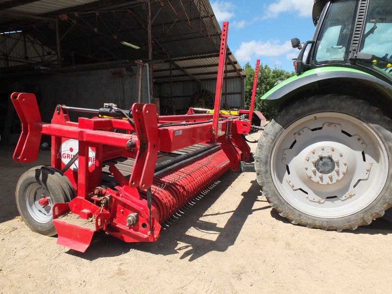 Hay merger - Atelier 3T - side delivery