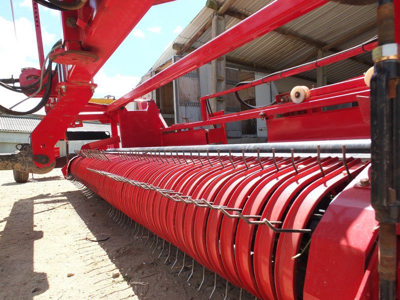 Hay merger - Atelier 3T - side delivery