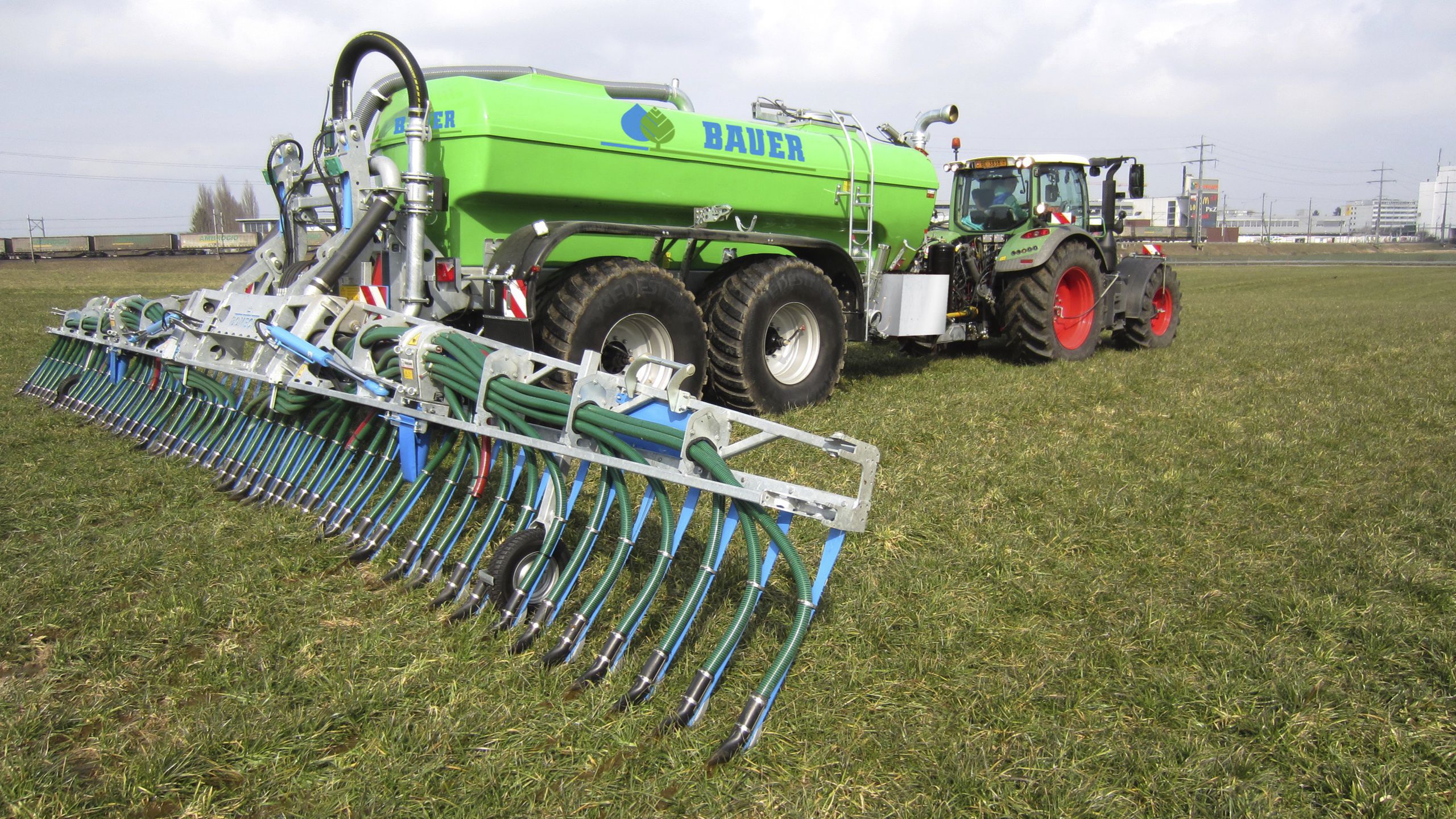 Towed slurry incorporator - BAUER Ges.m.b.H. Röhren- und Pumpenwerk ...