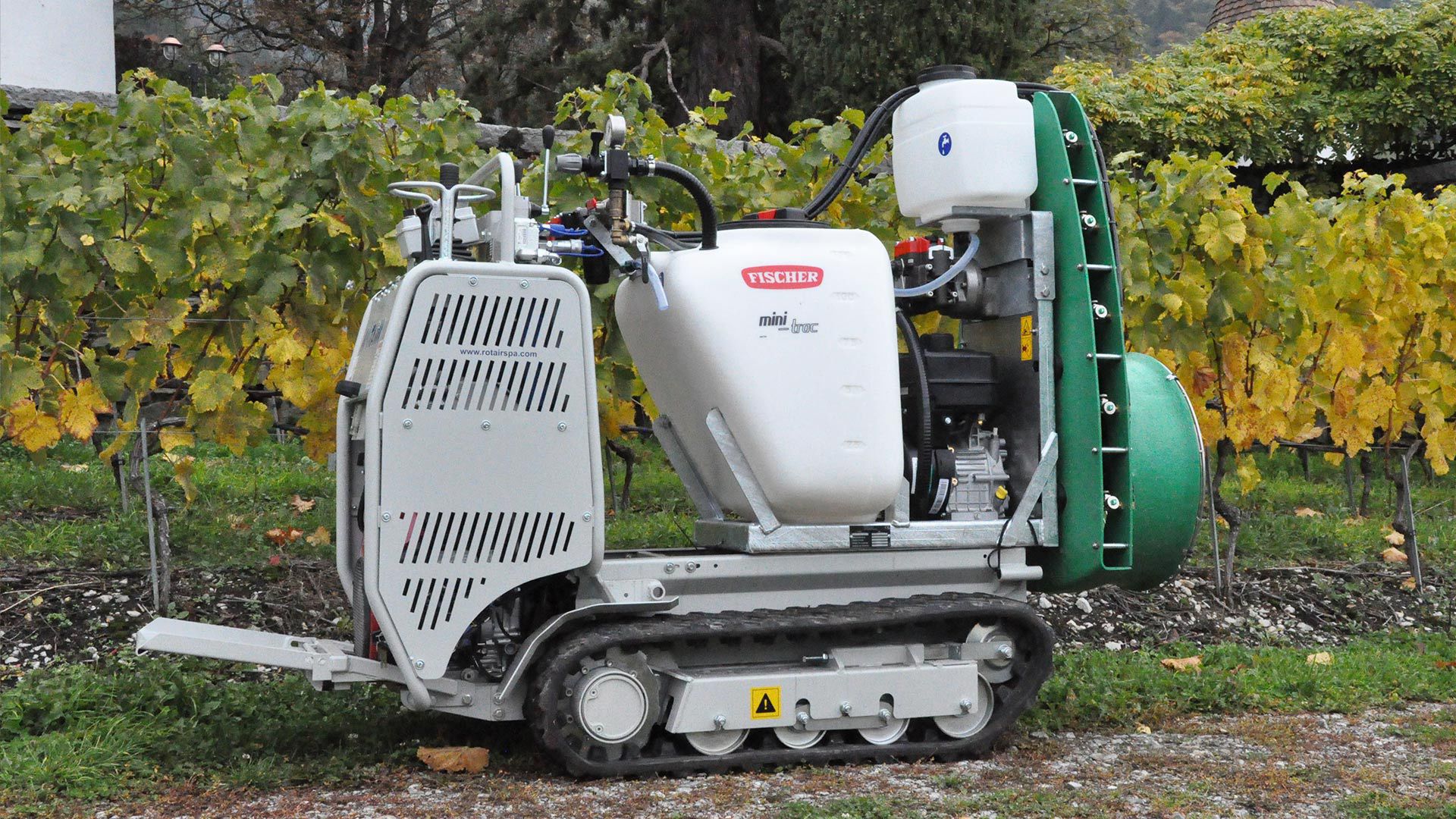 Self-propelled sprayer - MINI 400H - BERTHOUD - vineyard / tracked ...