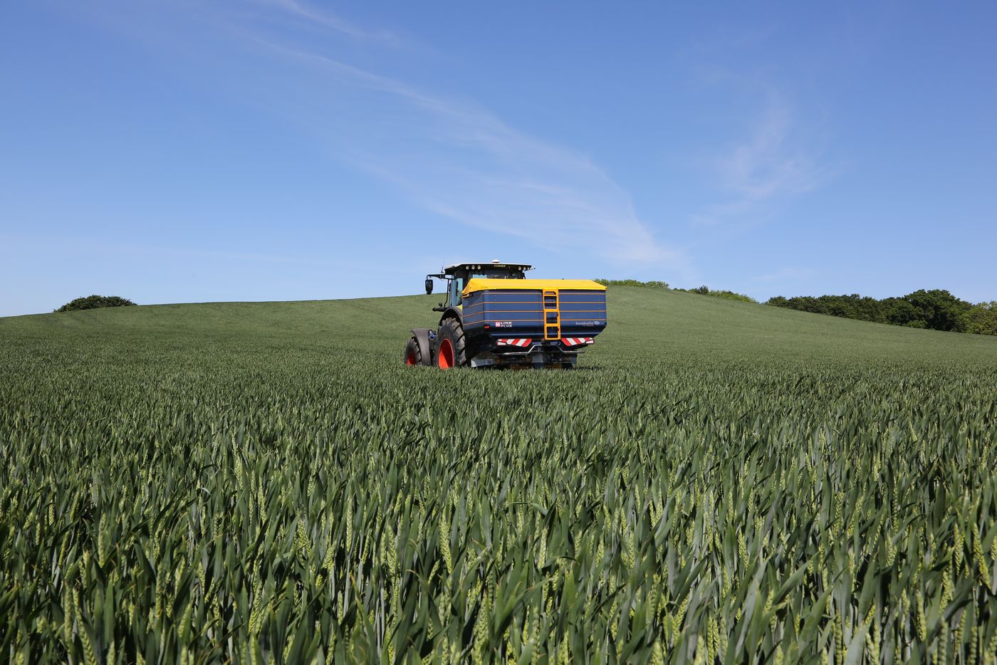 Tractor-mounted fertilizer applicator - M45W plus - BOGBALLE A/S ...