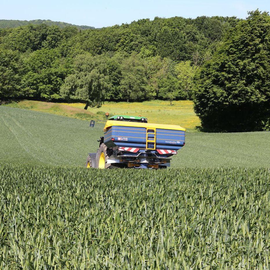 Tractor-mounted fertilizer applicator - M35W plus - BOGBALLE A/S ...