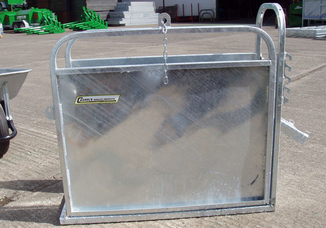Calf squeeze chute - Cashels Engineering Ltd. - for dehorning