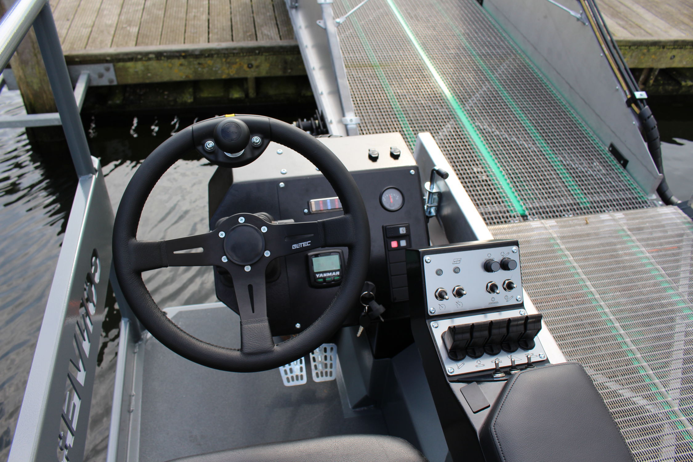 Aquatic weed harvester - MC101 - Conver BV - boat