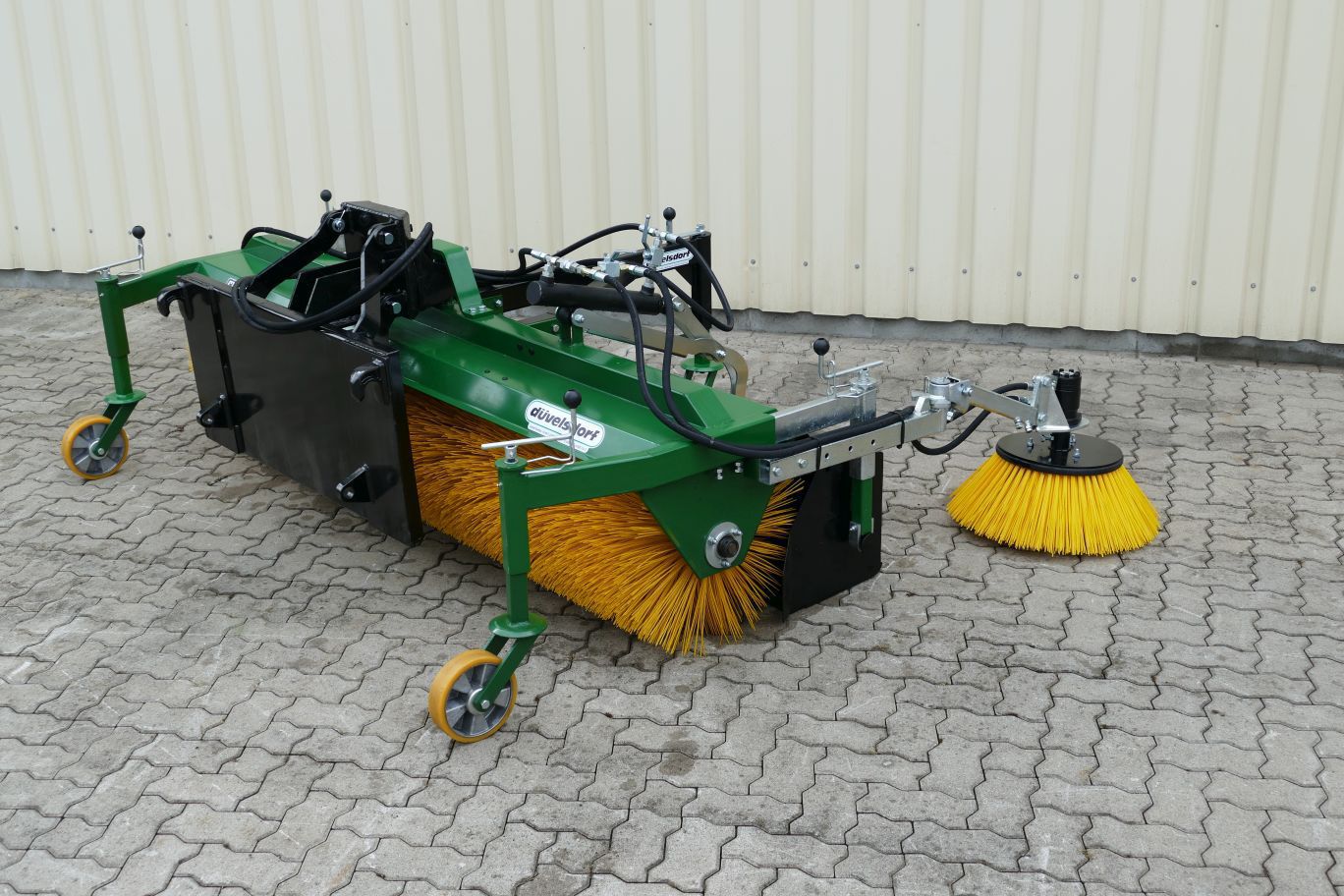 Mounted sweeper - STRATOS - Düvelsdorf Handelsgesellschaft mbH ...