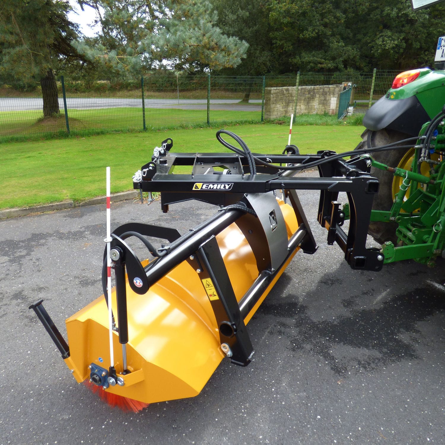 Groundcare sweeper - Aero'sweep - EMILY SA ZA Les landes - front-mount