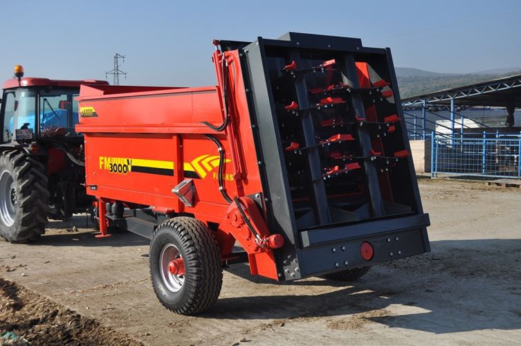 Towed manure spreader - FMGR 5 - Fimaks Makina - verticals beaters ...