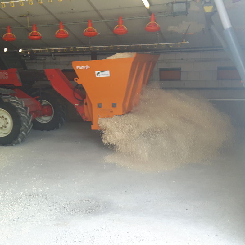 Mounted straw bedder - BS series - Flingk Machinebouw B.V. - bedding ...