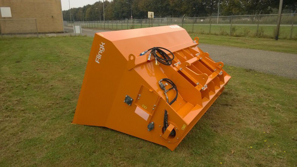 Mounted straw bedder - OL - Flingk Machinebouw B.V. - for sawdust ...