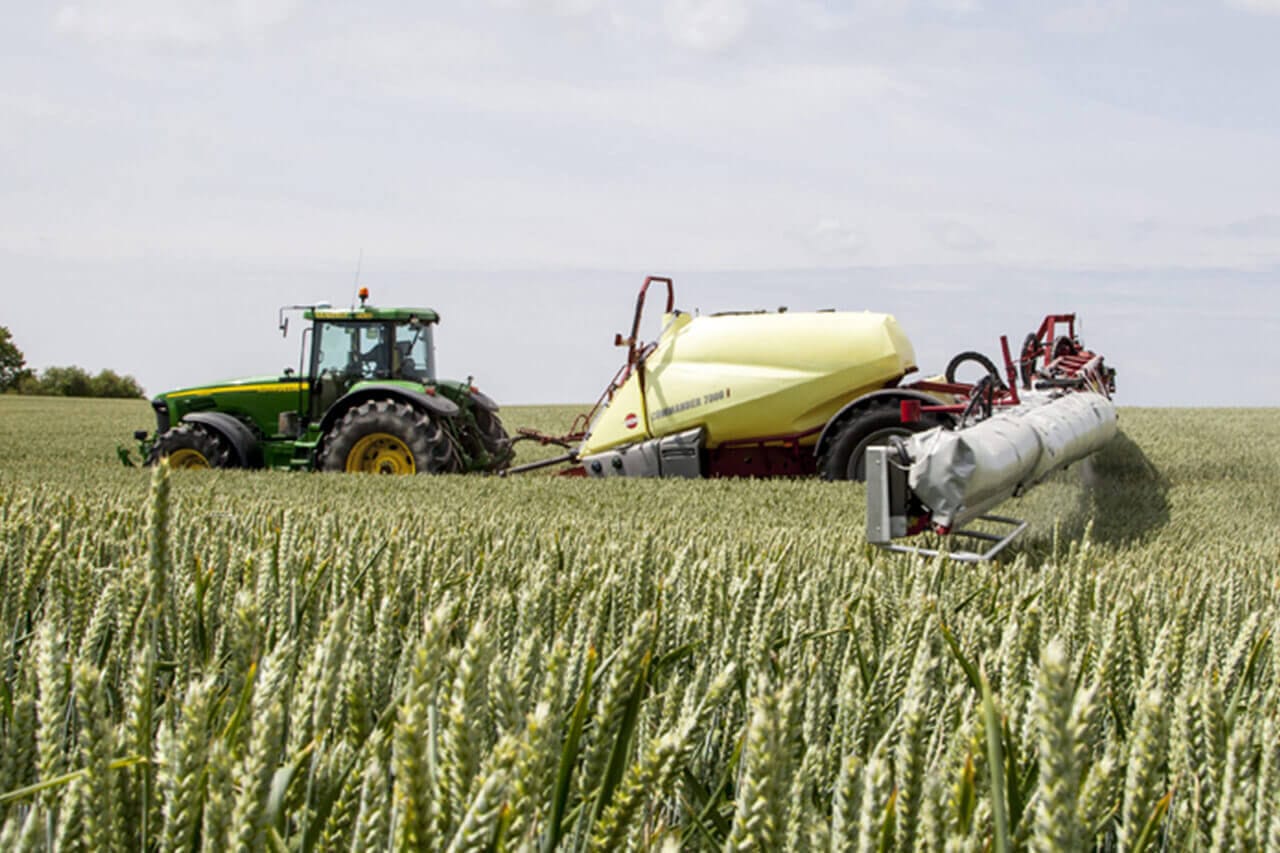 Towed sprayer - COMMANDER Series - HARDI - folding arms / intelligent