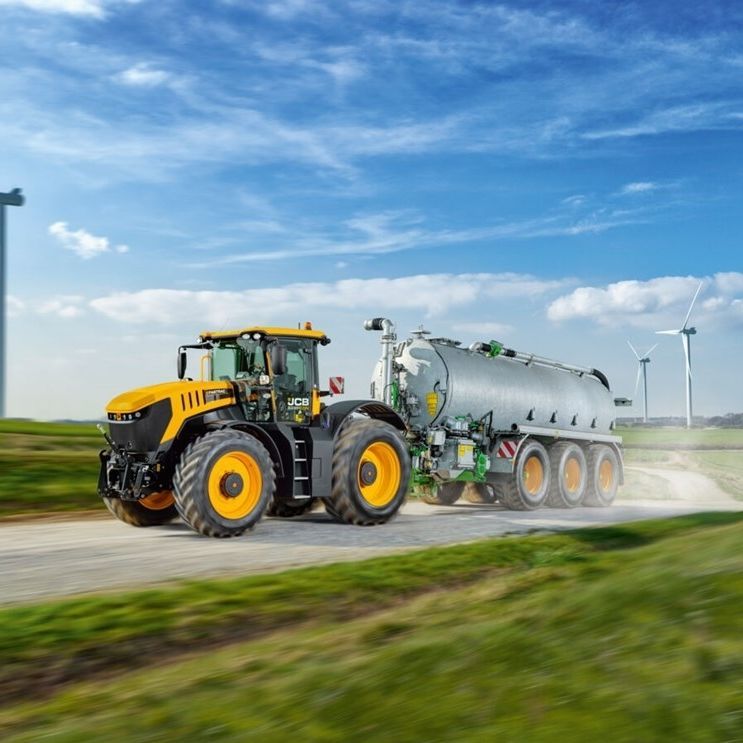 Hydrostatic tractor - 8000 SERIES - JCB - 6-cylinder / front PTO / with cab