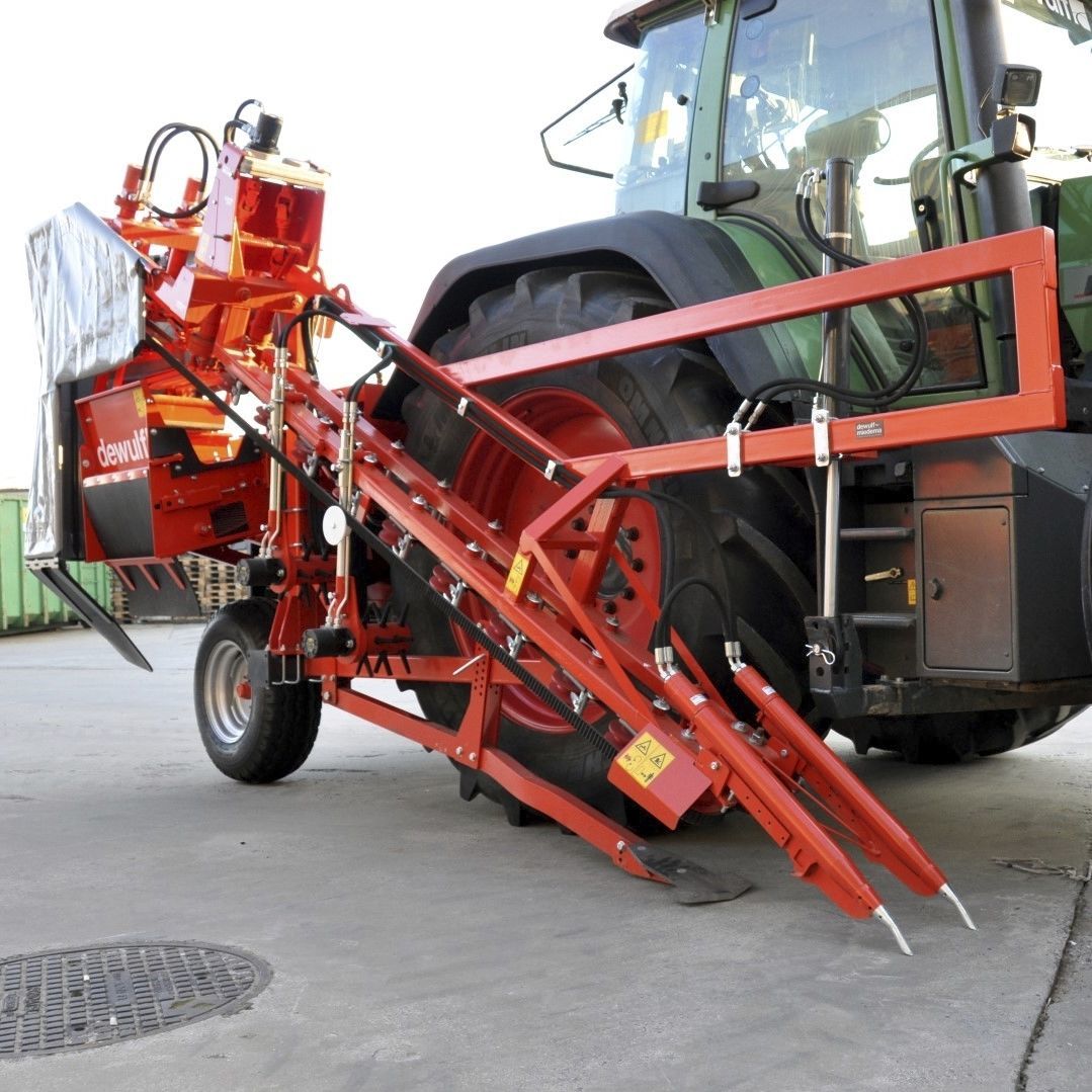 Carrot harvester machine - P3B Farmer - Dewulf Group - parsnip / beet ...