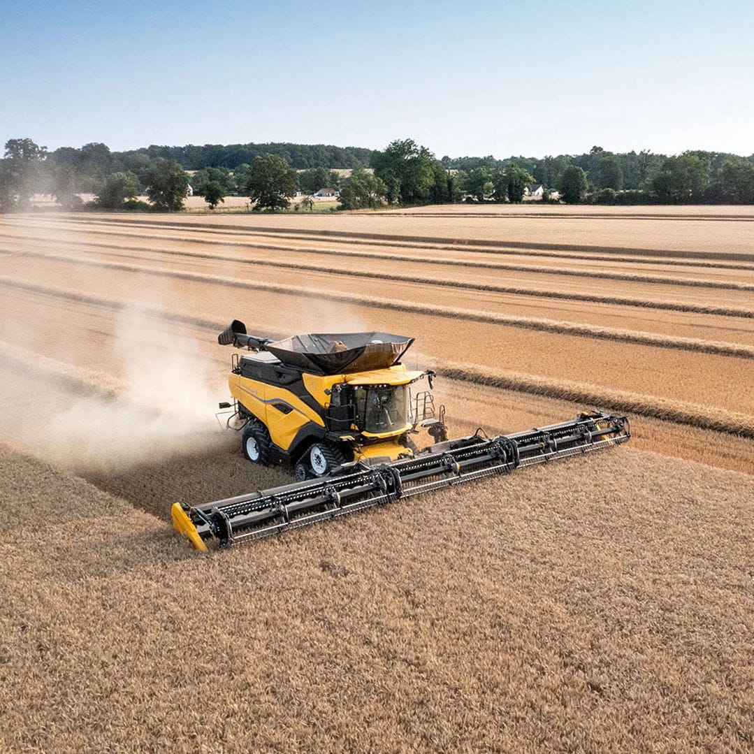 Conventional combine harvester - CR11 - NEW HOLLAND - drum threshing ...