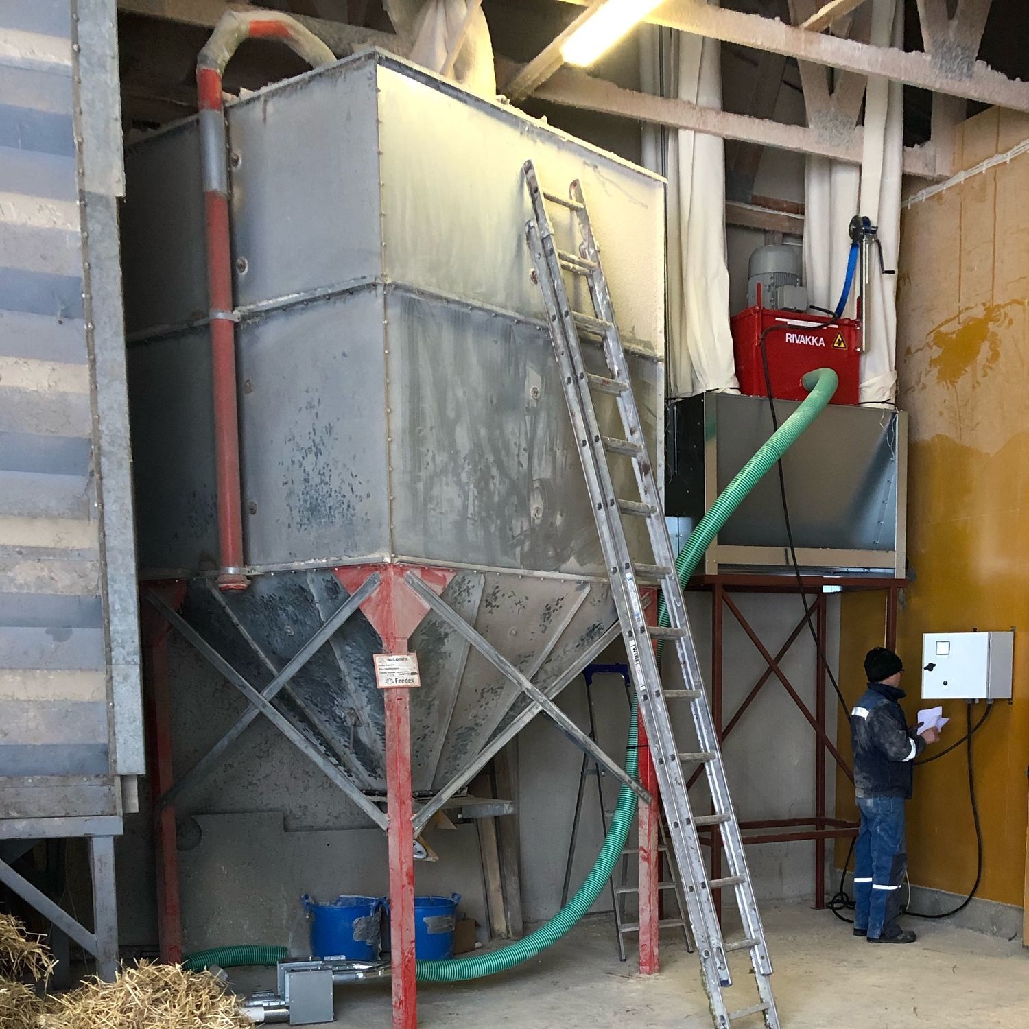 Feed mill with hammer mill - Rivakka Nipere Oy - fish / hammer