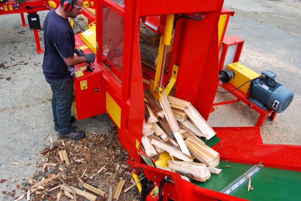 Firewood processor with chainsaw - XYLOG 420 - RABAUD - with belt ...