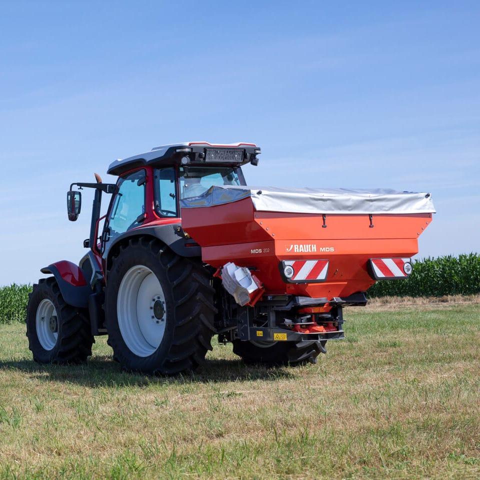 Mounted fertilizer spreader - MDS 20.2 series - RAUCH Landmaschinenfabrik GmbH - solid / double ...