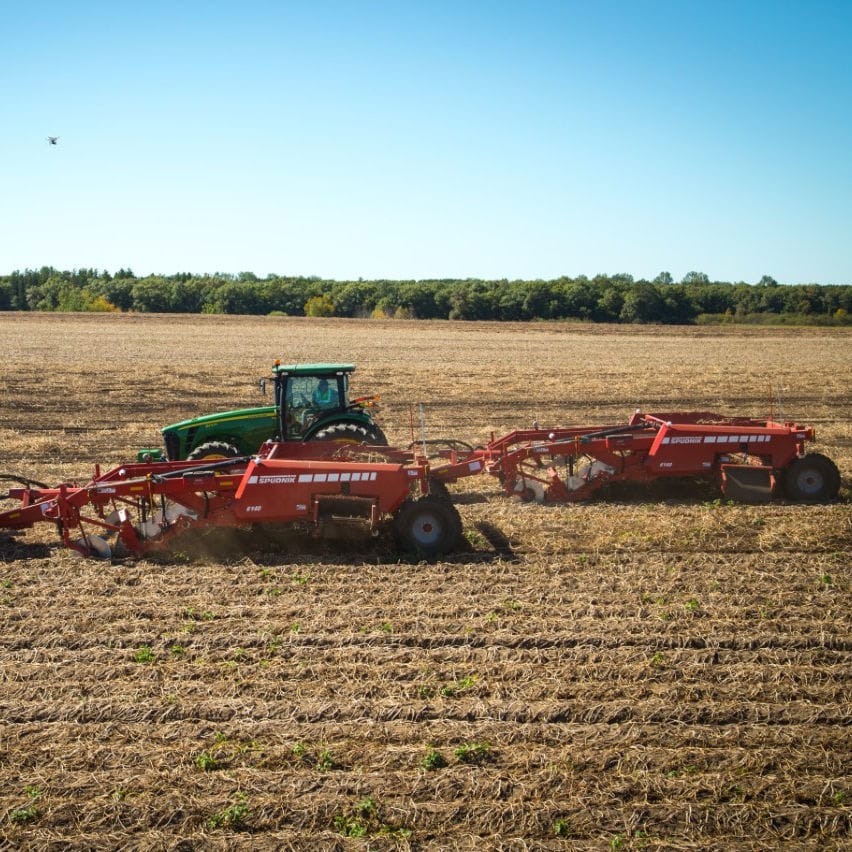 Towed windrower - 6140 - Spudnik Equipment Company LLC