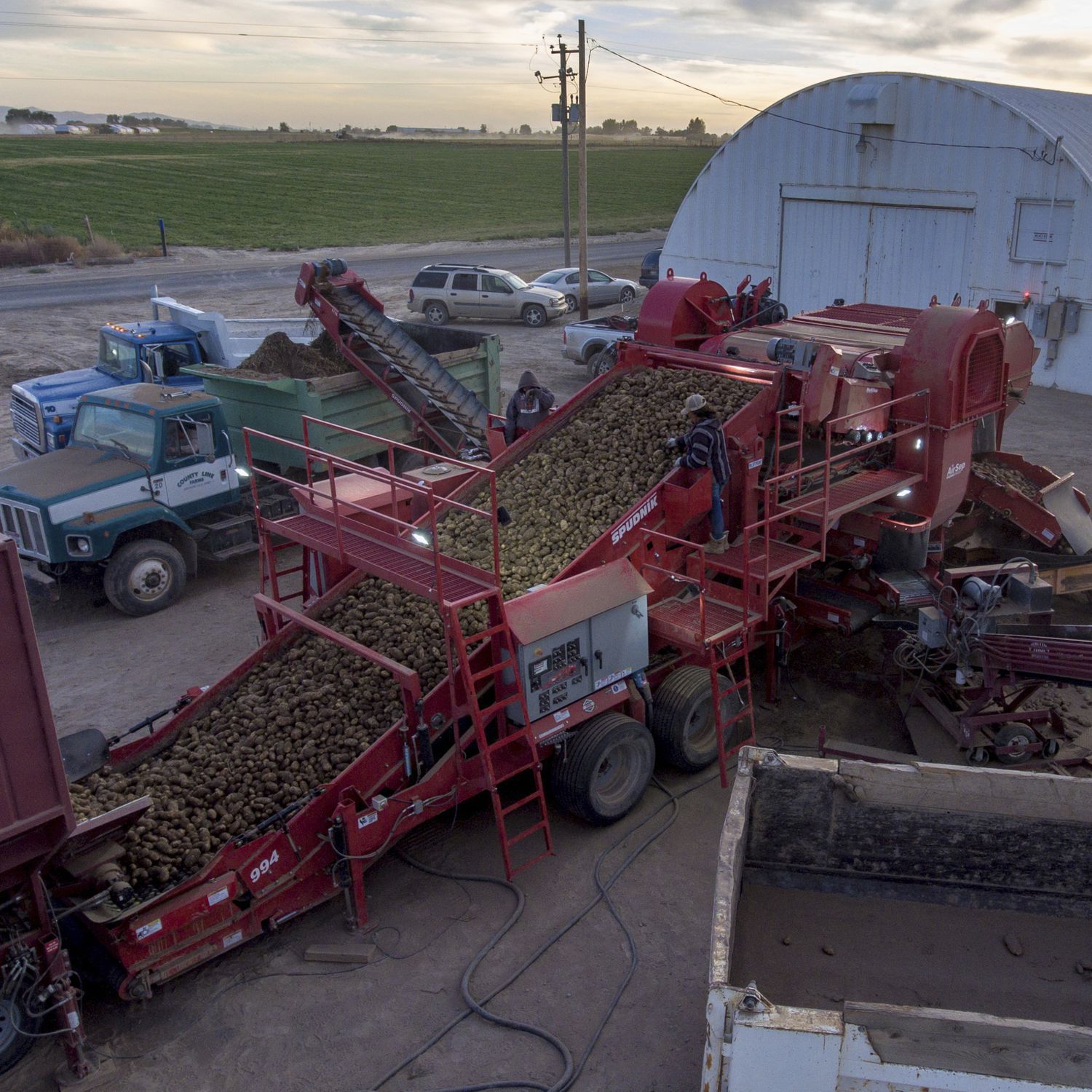 Potato receiving hopper - 994 AirSep - Spudnik Equipment Company LLC ...