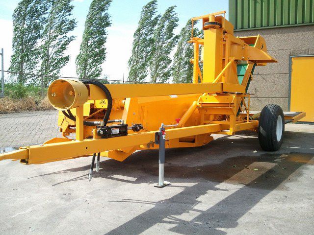 Bean harvester - Oxbo - BH100 - Sweere Agricultural Equipment - trailed ...