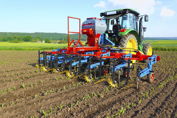 Tractor-mounted mechanical weeder - Thomas Hatzenbichler Agro-Technik ...