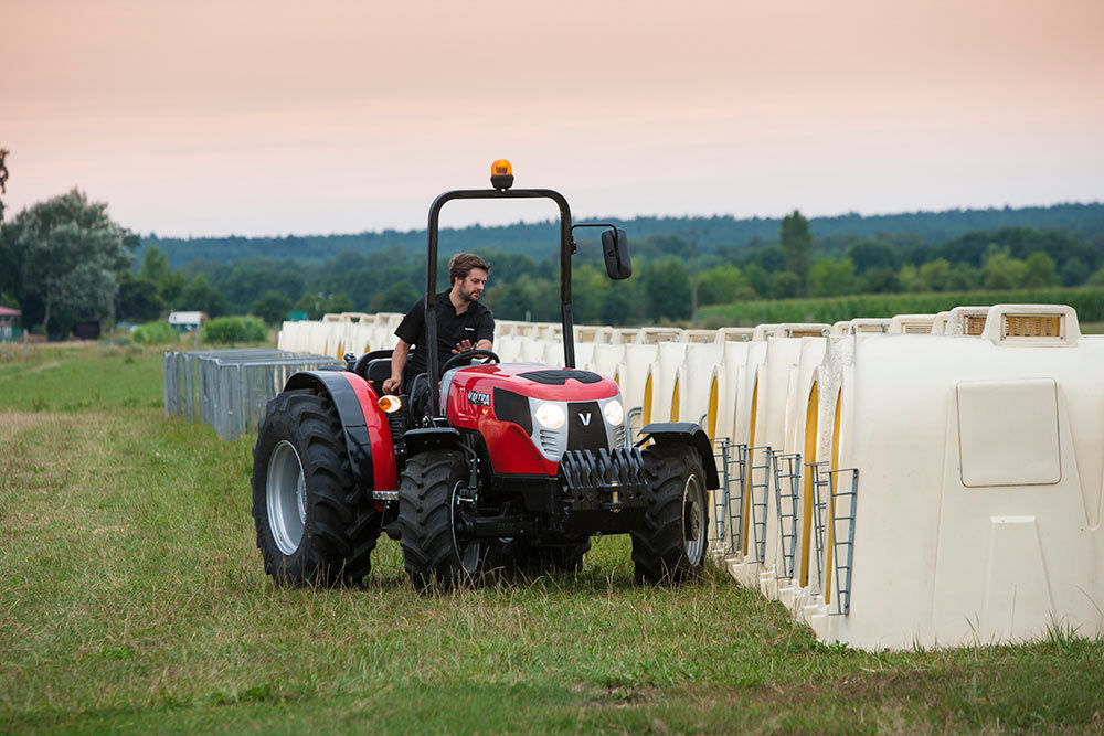Narrow tractor - A Series - Valtra - forestry / synchro-shift / compact