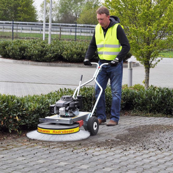 Walk-behind sweeper - WR 870 Honda - Westermann GmbH & Co. KG ...