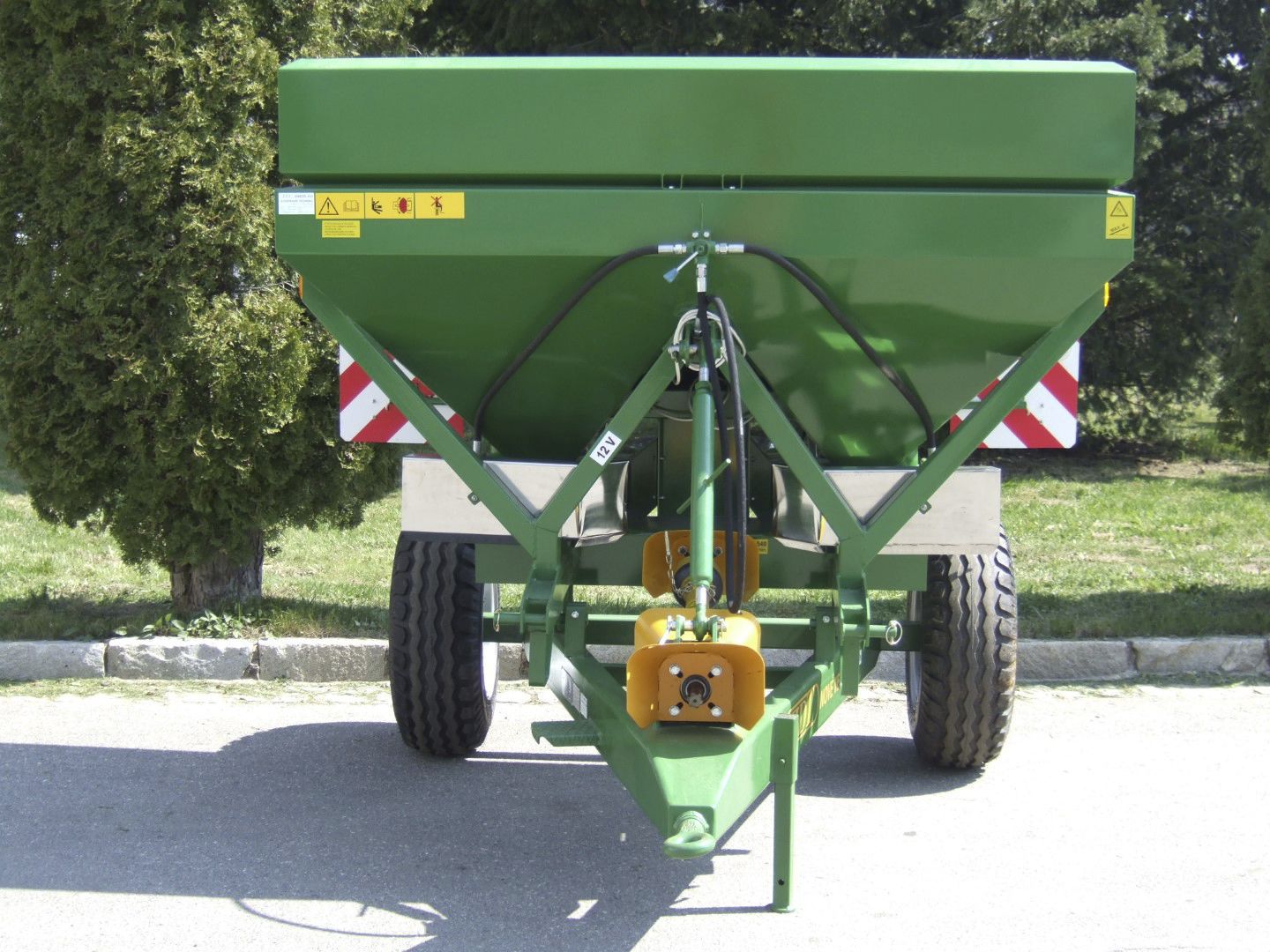 Trailed fertilizer spreader - RM 1-071 - ZDT - Zemedelska a Dopravni ...