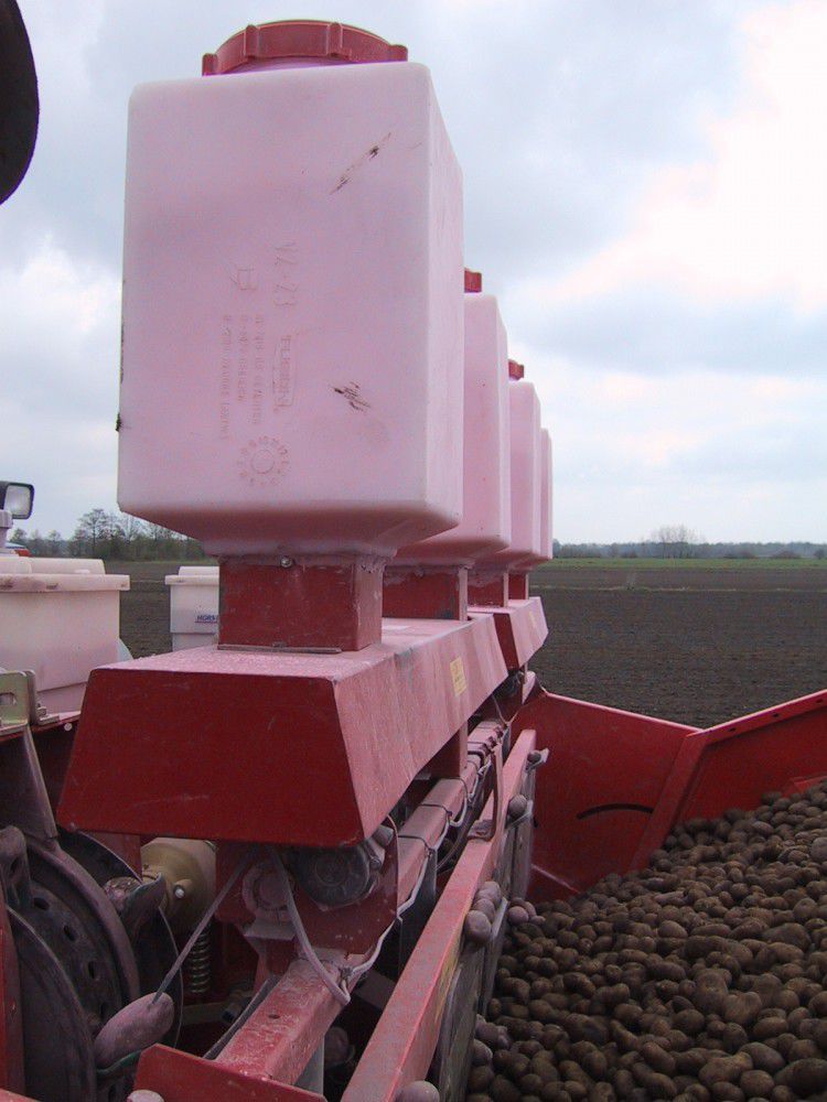 Mounted nutrient applicator - ZINGER Mechanisatie BV - ZIBO Holland ...