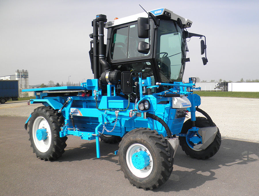 Straddle tractor - 1086 - Bobard - hydrostatic / vineyard / 4-cylinder