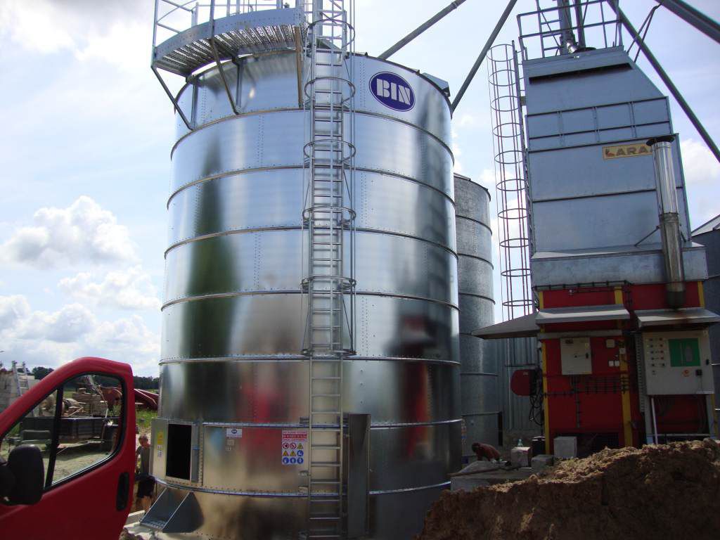 Grain silo - BIN 100 - "BIN" Sp. z o.o. - steel / flat-bottom / round