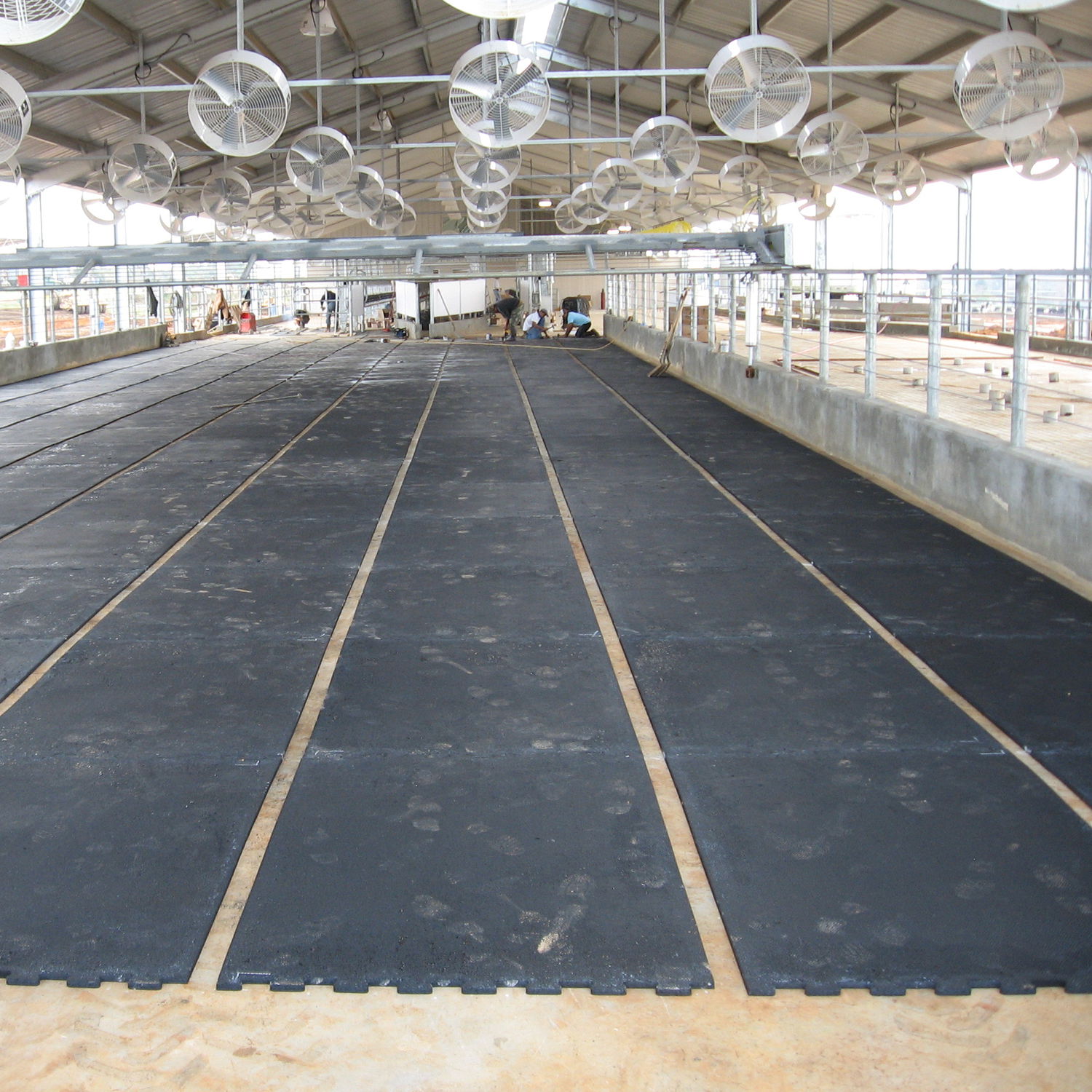 Rubber floor mat - Interlock™ - ANIMAT Inc. - for cow breeding / for ...