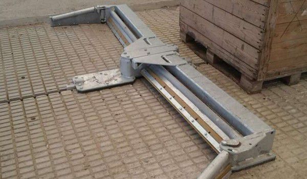 Chain manure scraper - Beerepoot GmbH - U-shaped / straight / rubber