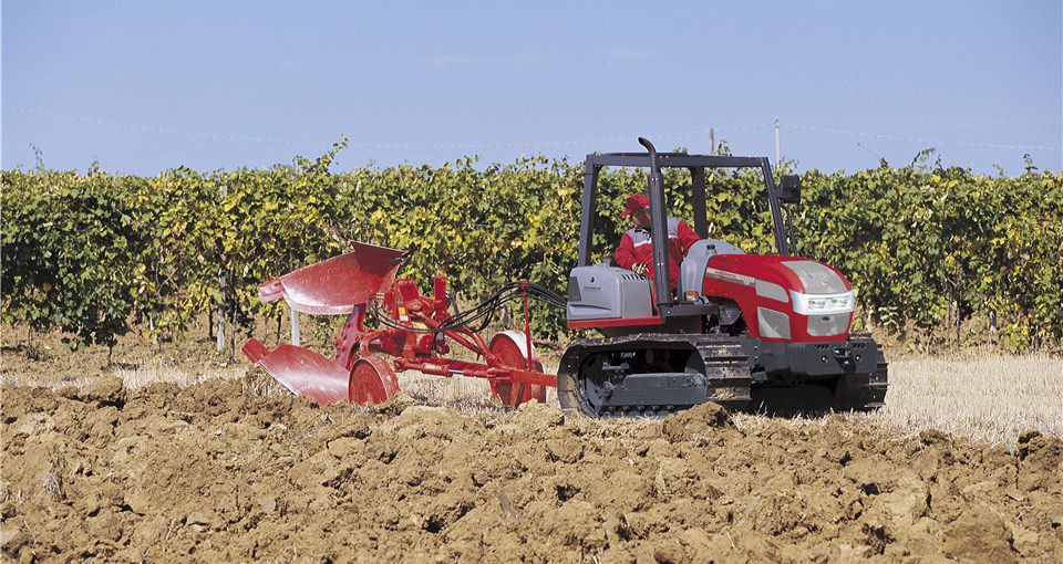 Crawler tractor - T STD series - McCormick USA - power shuttle / with ROPS