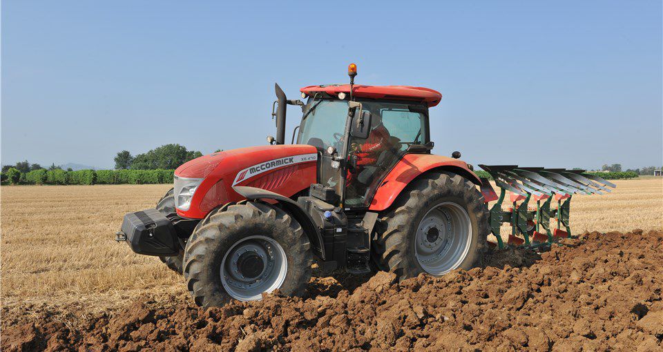 Synchro-shift tractor - X6 LWB series - McCormick USA - with cab ...
