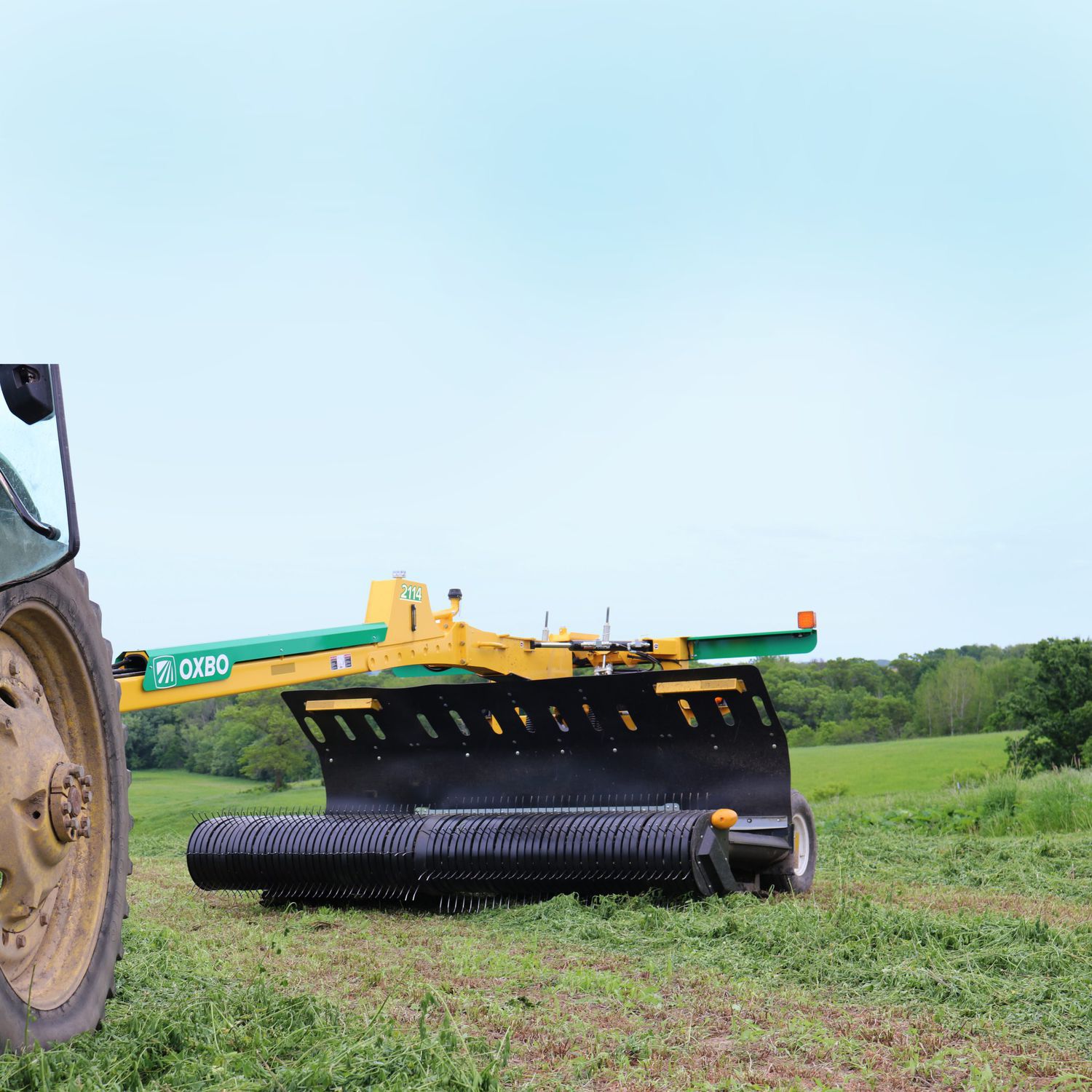 Belt rake - 2114 - Oxbo International Corporation - center delivery