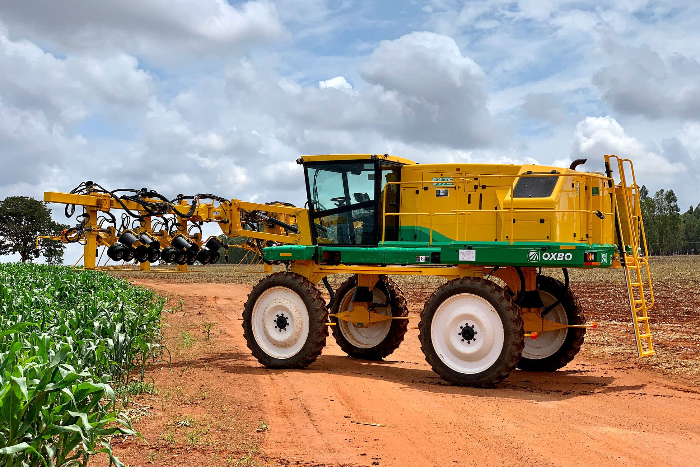 Self-propelled detasseler - 5175 - Oxbo International Corporation - 12-row