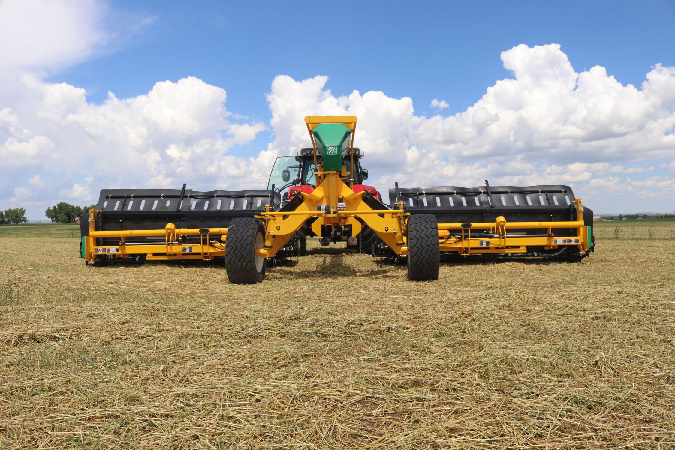 Belt rake - 2228 - Oxbo International Corporation - center delivery ...